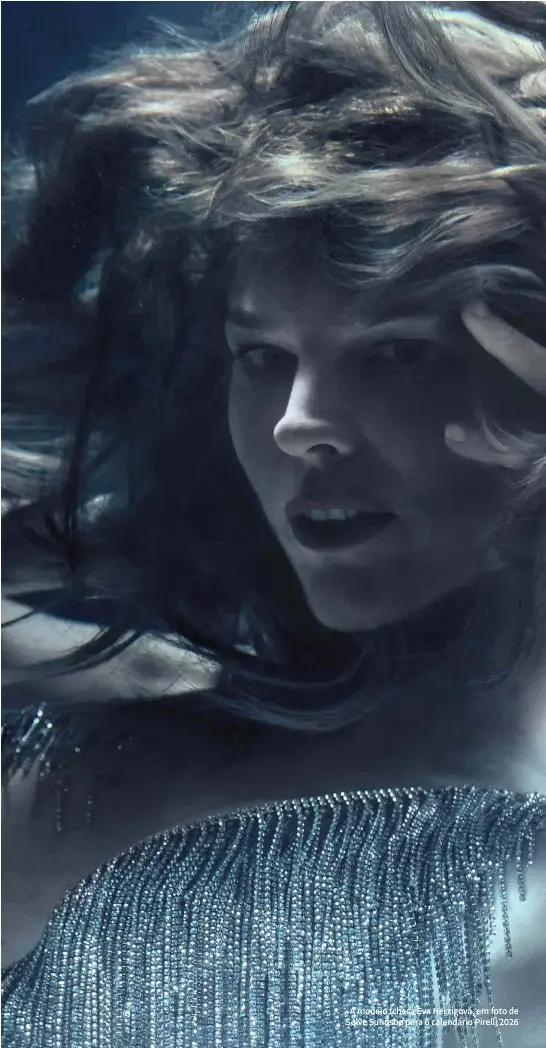 Natureza embala as celebridad­es do novo calendário Pirelli em aura sexy e artificial - PressReader