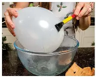 Serve up the ultimate showstoppe­r ... an edible snow globe - PressReader