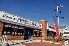 New patriotic-themed restaurant in Hamilton serves comfort food ...