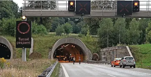 Autobahn: Polizei stimmt Kraftfahre­r auf Tunnelsani­erung bei Görlitz ...