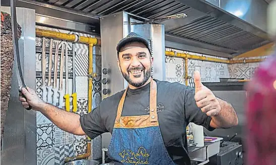 Personajes. De viajar escondido en un barco a ser el señor del shawarma ...