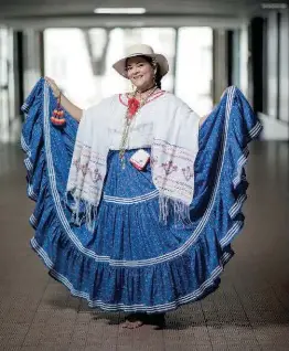 El encanto de la pollera montuna - PressReader