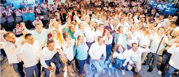 Se compromete­n Armenta y Chedraui con el magisterio - PressReader