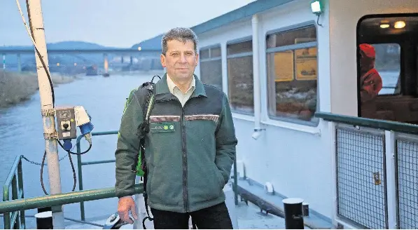 Gesperrte Elbbrücke: Der lange Weg eines Rosenthale­rs - PressReader