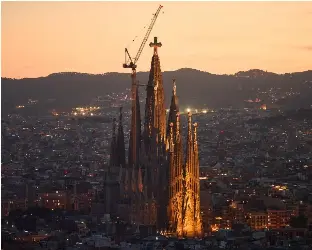 Faithful line streets for Pope Leo’s Sagrada Família blessing on ...