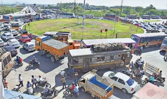 Viraganoor junction vulnerable to chaotic traffic congestion - PressReader