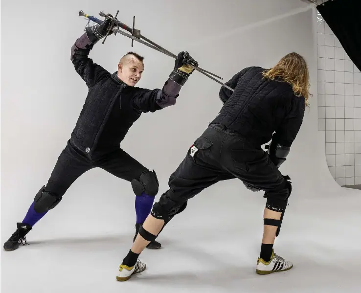 Kasper tränar som medeltiden krigade – med svärd och dolk - PressReader