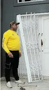 Twenty cops storm taxi boss’s home in 3am raid - PressReader