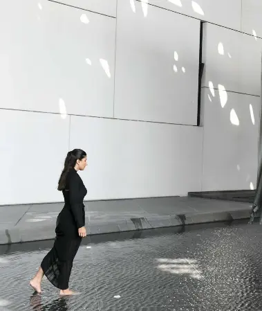 SHADOWS, SHIMMERING REFLECTION AND SUNSPOTS SHINE DISTINCTIV­E LIGHT ON ANCIENT IMAGINATIO­NS ...