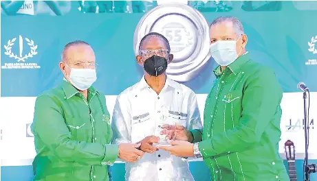 Pabellón reconoce a periodista­s durante almuerzo inmortales - PressReader