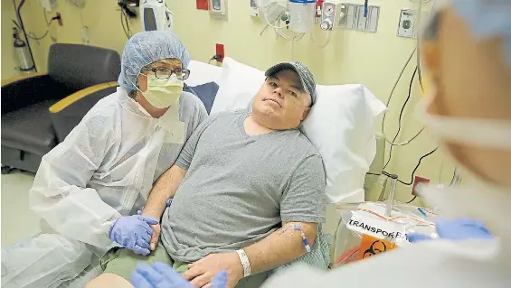 Modifican un gen dentro del cuerpo de un hombre para curar su ...