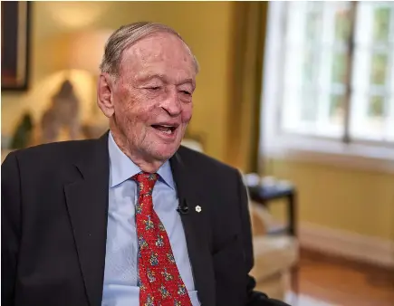 Jean Chrétien célèbre son 90ᵉ anniversai­re à Ottawa - PressReader