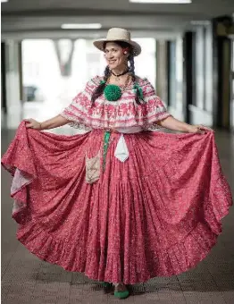 El encanto de la pollera montuna - PressReader