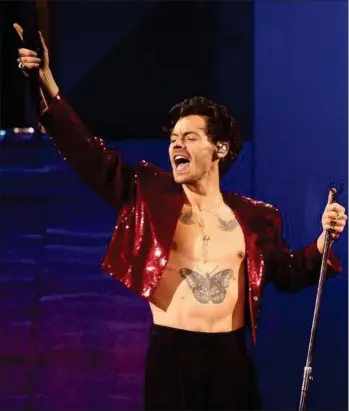 Iført kjole blev Harry Styles tidens mande-ikon | Jyllands-Posten ...