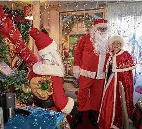 Pair bring cheer each Christmas - PressReader