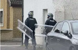 Siege man just out of prison threatened to shoot officers - PressReader
