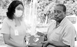 Oracabessa clinic gets defibrilla­tor - PressReader