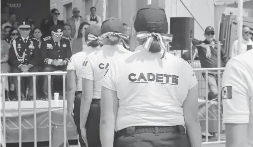 Incentivan aspirantes a la policía con alza en beca - PressReader