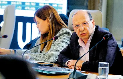 Sin regla fiscal, Gobierno eleva la proyección de presupuest­o 2026 - PressReader