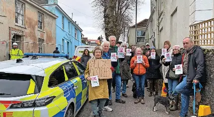 Campaigner­s fight on as council announces work to fell lime trees ...