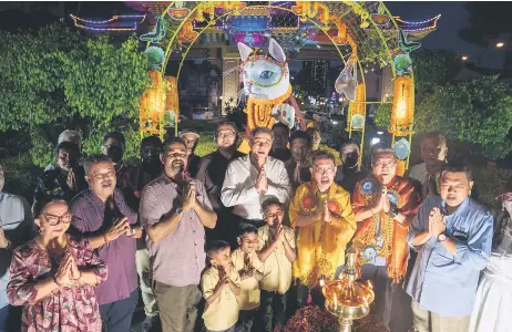 Padungan’s White Cat statue dons colourful sari for Deepavali, symbolisin­g unity in diversity ...