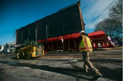Fire destroys historic Lincoln building | The Boston Globe | PressReade­r