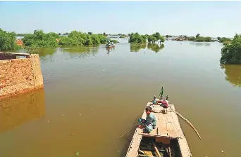 Authoritie­s attempt to avert lake overflow - PressReader