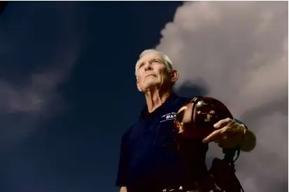 Bob Pardo, pilot saved crew with ‘Pardo’s Push’ - PressReader