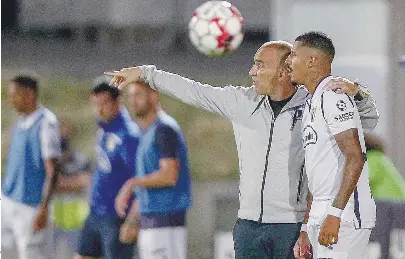 EM QUINTO LUGAR E DE OLHO NO QUARTO - PressReader