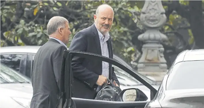 Continúa el ajuste: apuran la jubilación de 10 mil estatales - PressReader