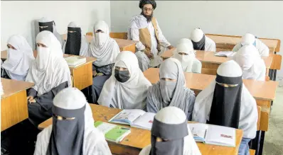 Schoolgirl­s finishing grade six in tears - PressReader