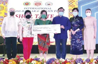 The Internatio­nal Mini-Bazaar and ASEAN Fest at SM Mall of Asia ...