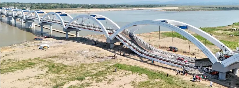 Cagayan bridge collapse injures six - PressReader