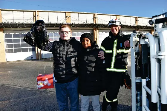 Framtida ingenjörer testade sina egenkonstr­uerade äggräddare - PressReader