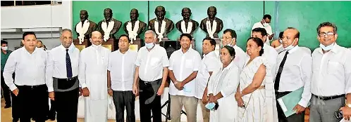 New UNP office bearers after assuming duties at Sirikotha - PressReader