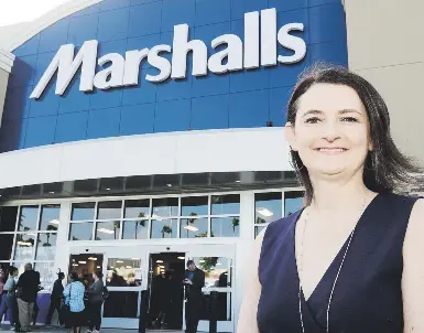 Planta bandera el Marshalls más grande de Puerto Rico en Plaza Las ...