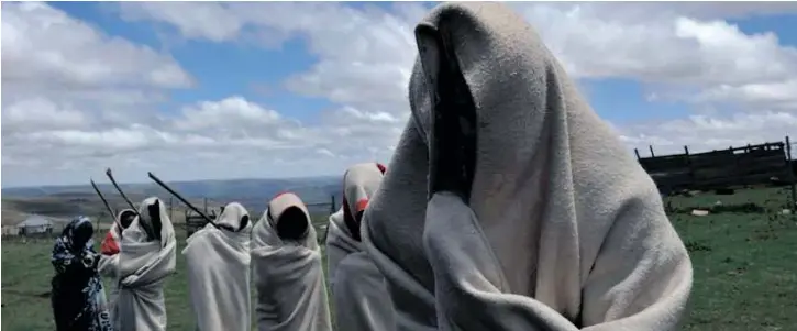 Izimvo: Ayinakutha­mbisa umkhwetha indoda ehlala kuveza - PressReader