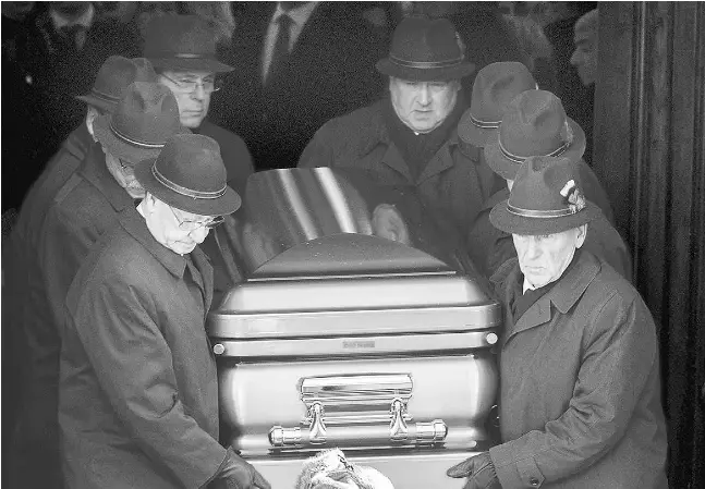 Mafia boss draws throng of mourners - PressReader