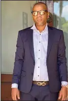 UBONGA ISIKHULU SE-ROYAL AM NGOGESI NGEMUVA KWEMINYAKA EWU-25 ENGENAWO ...