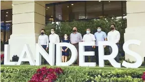 LANDERS LANDS IN BGC - PressReader