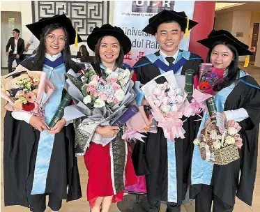 UTAR mentor and students walk tall at graduation - PressReader
