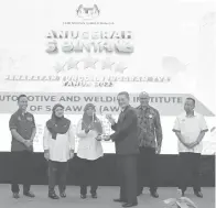 Semua program ditawar AWISAR diberi penarafan lima bintang - PressReader