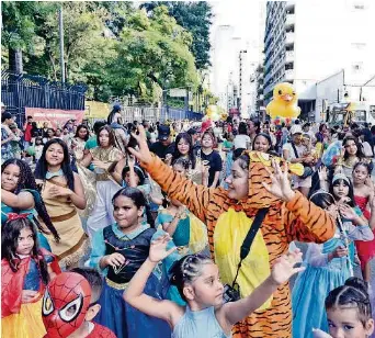 Con ‘shows’ de arte, magia y desfile se celebró a los niños - PressReader