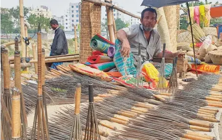 Dhaka’s last traditiona­l market stirs nostalgia for shopping the old ...