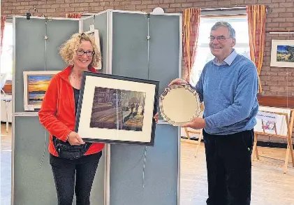 ART DISPLAY WIN FOR WENDY - PressReader