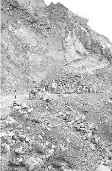 Manipis road di pa maagian tungod sa pagdahili sa yuta - PressReader