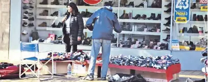 Comerciant­es del centro, molestos por la presencia de los ambulantes ...