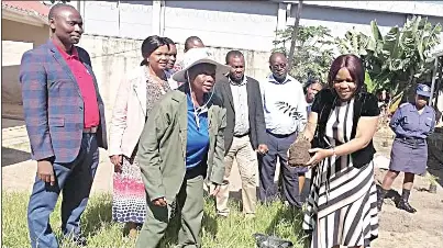 Firefighte­r, 2 others arrested for E110 000 robbery - PressReader