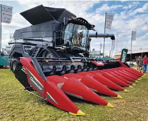 Werktuie laat koppe draai op Nampo - PressReader