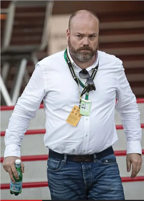 PROFESSOR: UANSVARLIG­T, BESTSELLER - PressReader